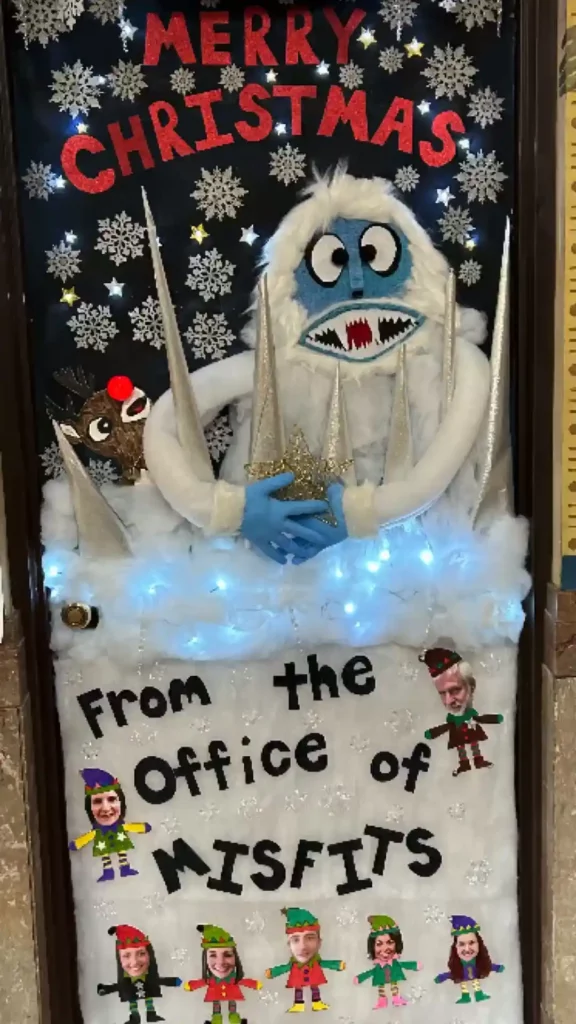 90 Festive Christmas Door Contest Ideas To Wow Your Office, School, And ...