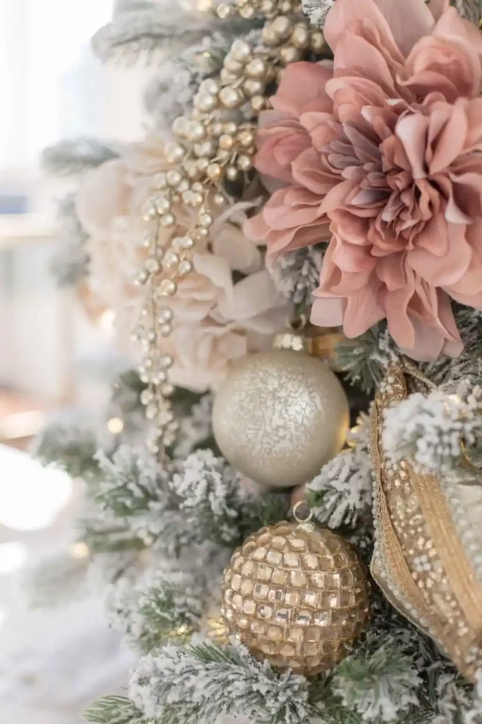 81 Gorgeous Flocked Christmas Tree Decorating Ideas For Every Style ...