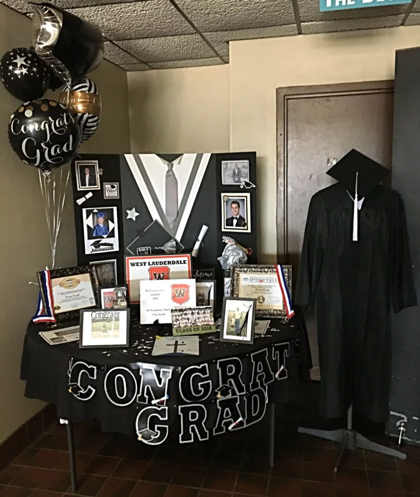 60+ Senior Display Table Ideas For 2025 – Simple, Sports And Cheer ...